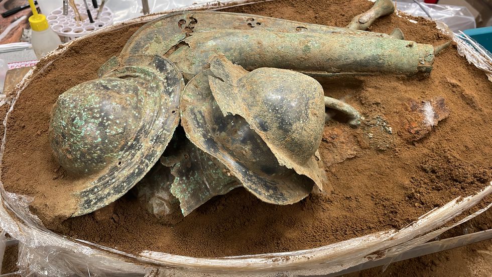 Near-complete Iron Age battle trumpet unearthed in Norfolk | indy100