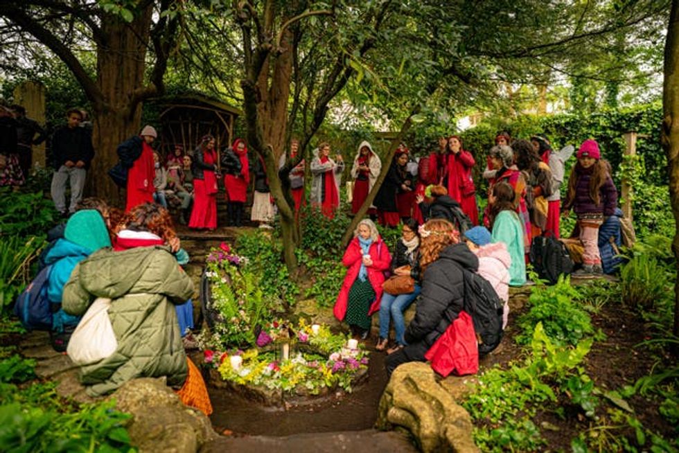 In Pictures: May Day dawn welcomed by Morris Men and Pagans | indy100