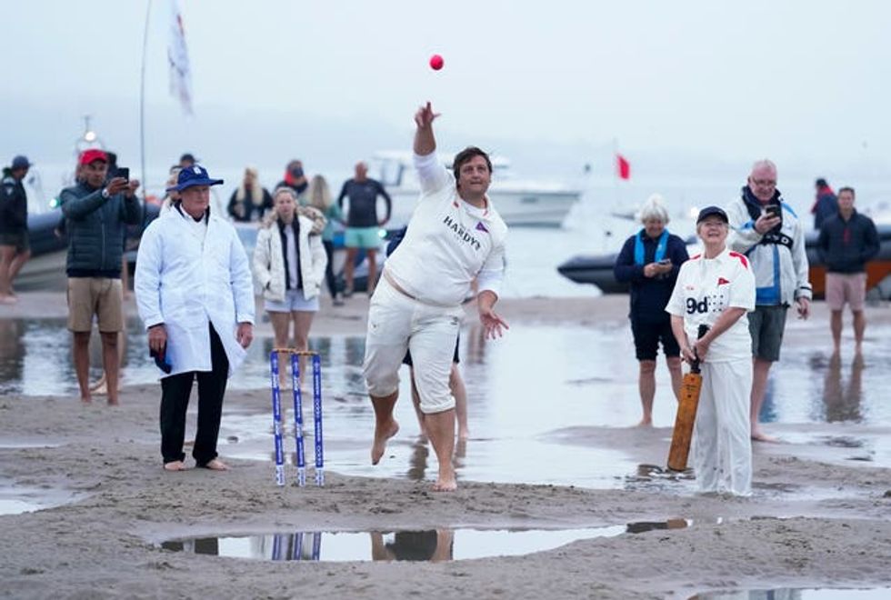 In Pictures: Waves stop play for Solent sandbar cricketers | indy100