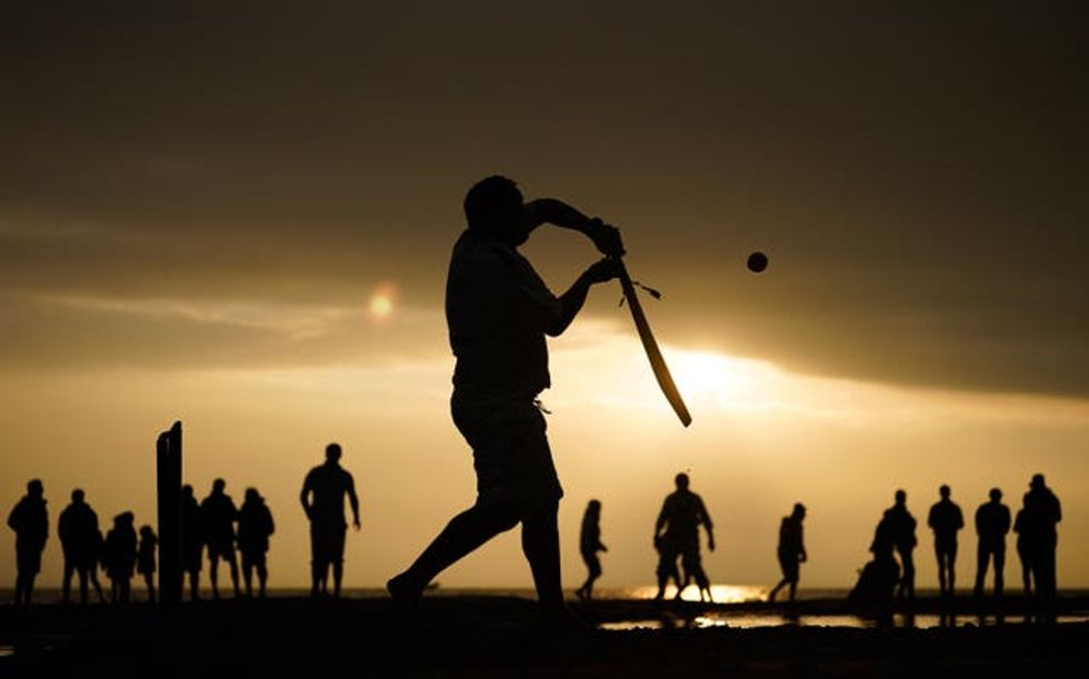 In Pictures: Waves stop play for Solent sandbar cricketers | indy100