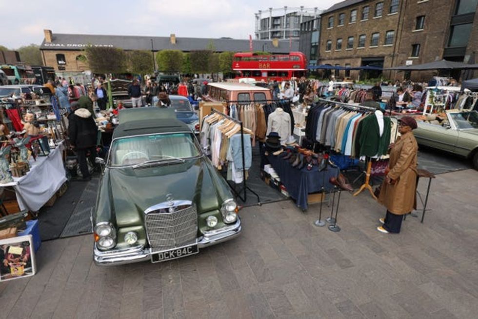 In Pictures: Vintage vehicles pop their trunks for car boot sale | indy100