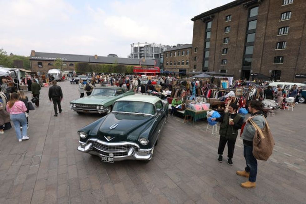 In Pictures: Vintage vehicles pop their trunks for car boot sale | indy100