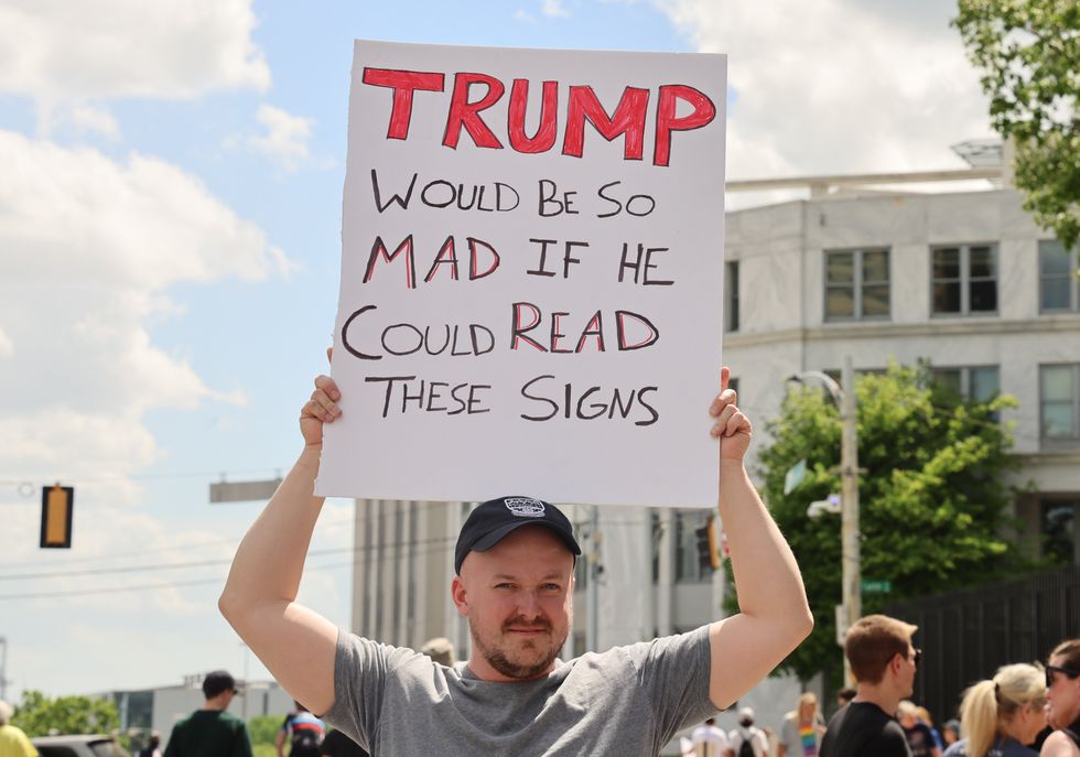 The 10 best protest signs against Donald Trump | indy100