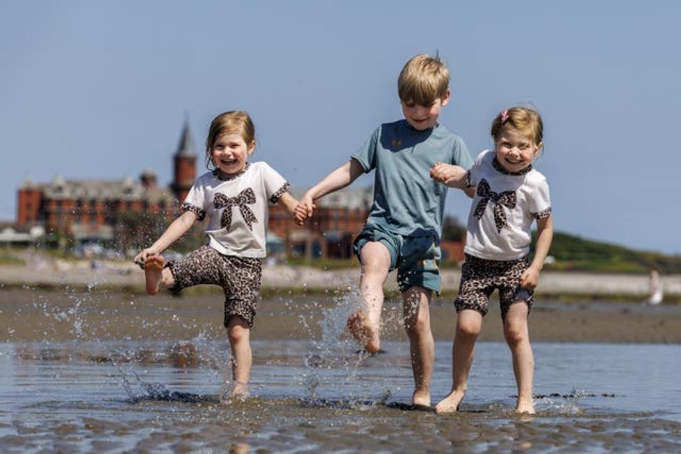 In Pictures: Bank holiday weather bonanza for sunbathers and swimmers ...