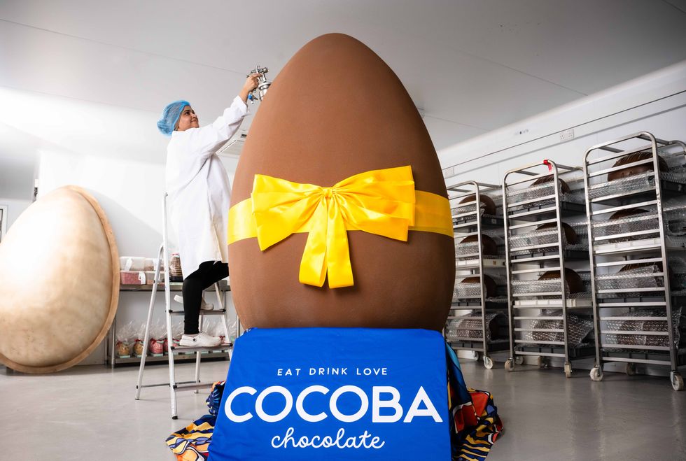 Chocolate makers create UK’s ‘biggest and heaviest’ Easter egg | indy100