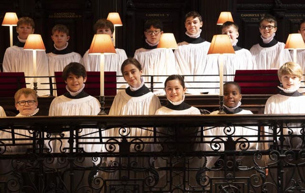 Girls join the St Paul’s Cathedral Choir for the first time | indy100
