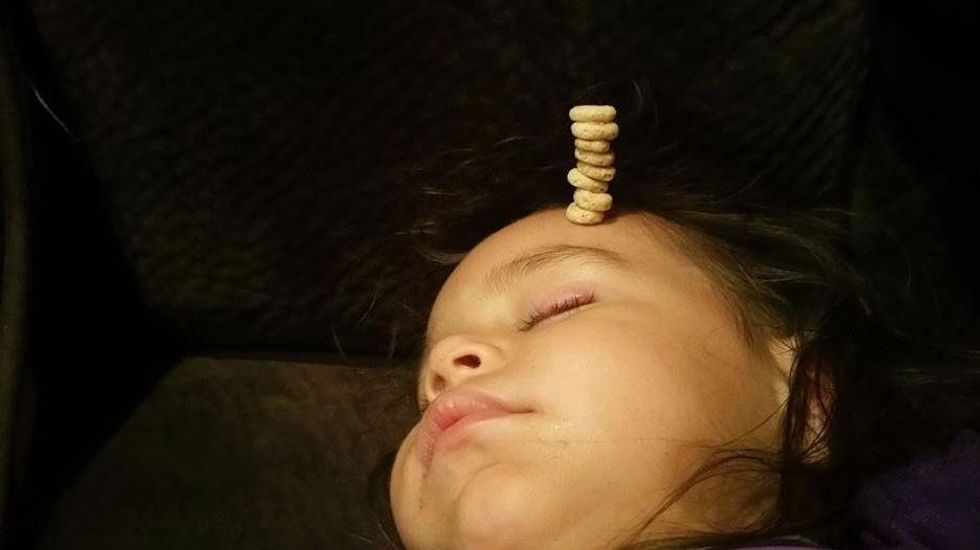 Admiring dads stacking Cheerios on their babies is the best way to ...