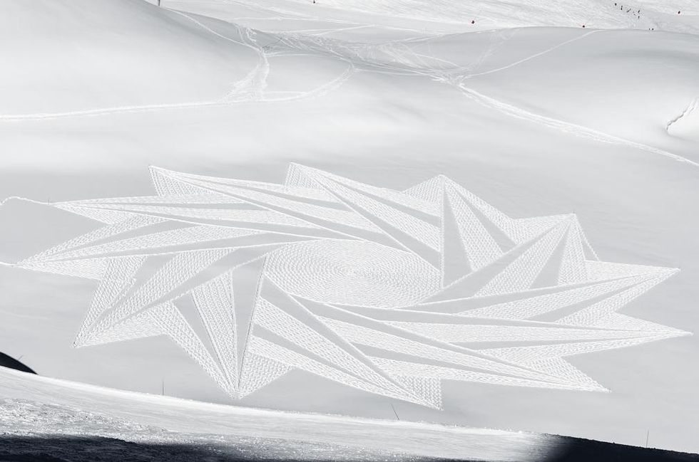 This stunning snow art was created by one man and his compass | indy100 ...