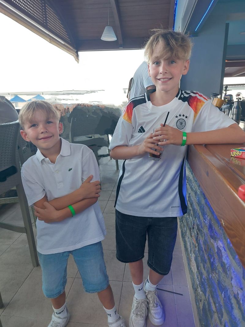 Dantdm Real Life Brother Category:Characters | DanTDM Wiki | Fandom