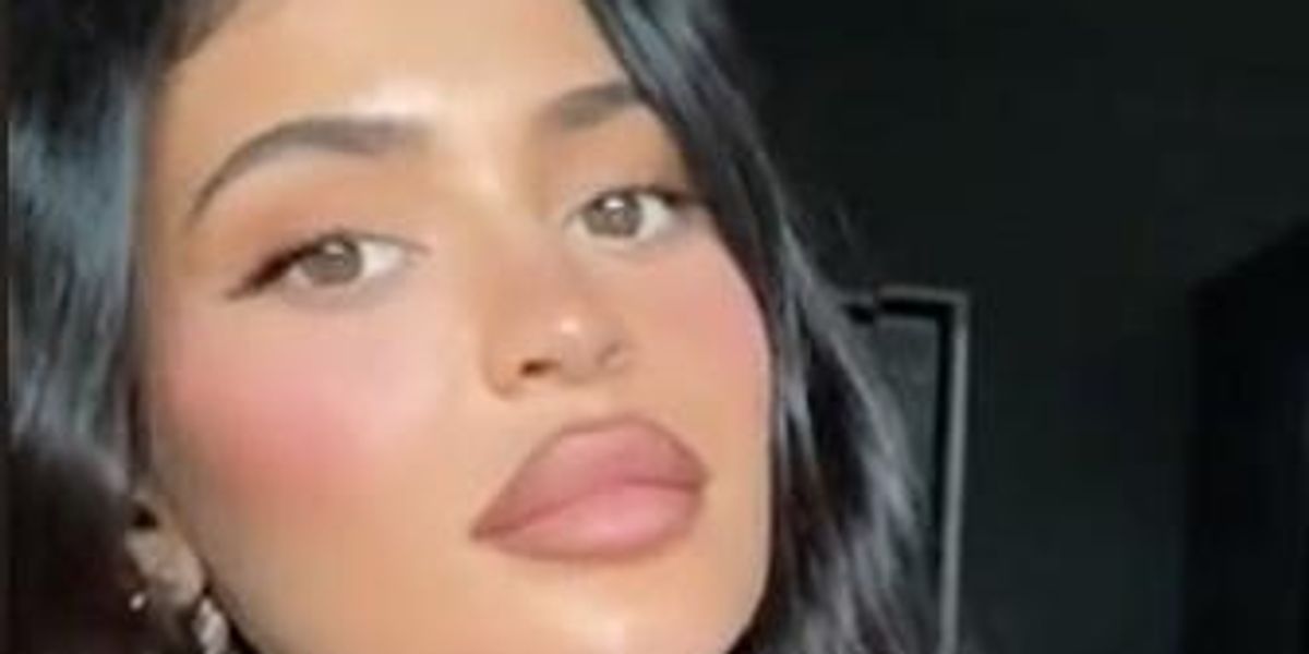 Kylie Jenner Claps Back At Troll Who Criticised The Size Of Her Lips