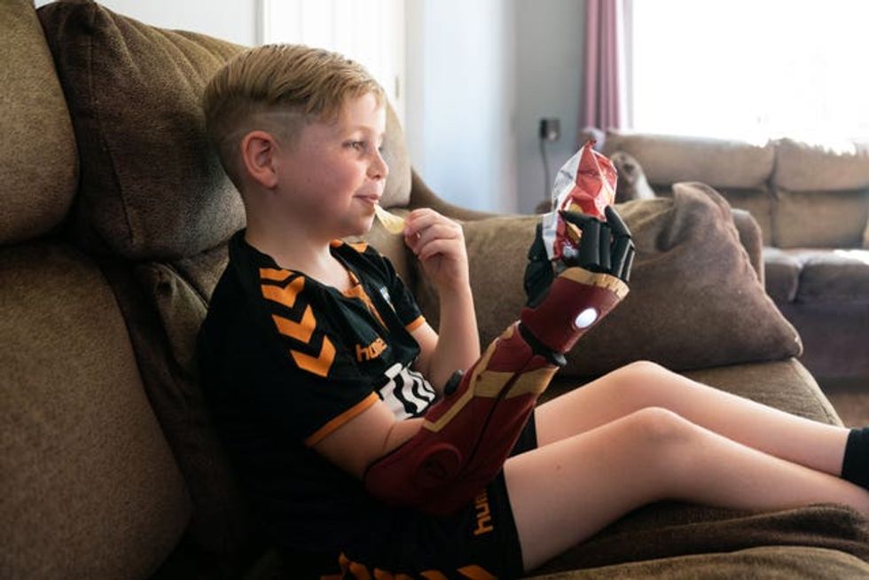 Boy born without a hand gets to grips with new ‘robot arm’ | indy100