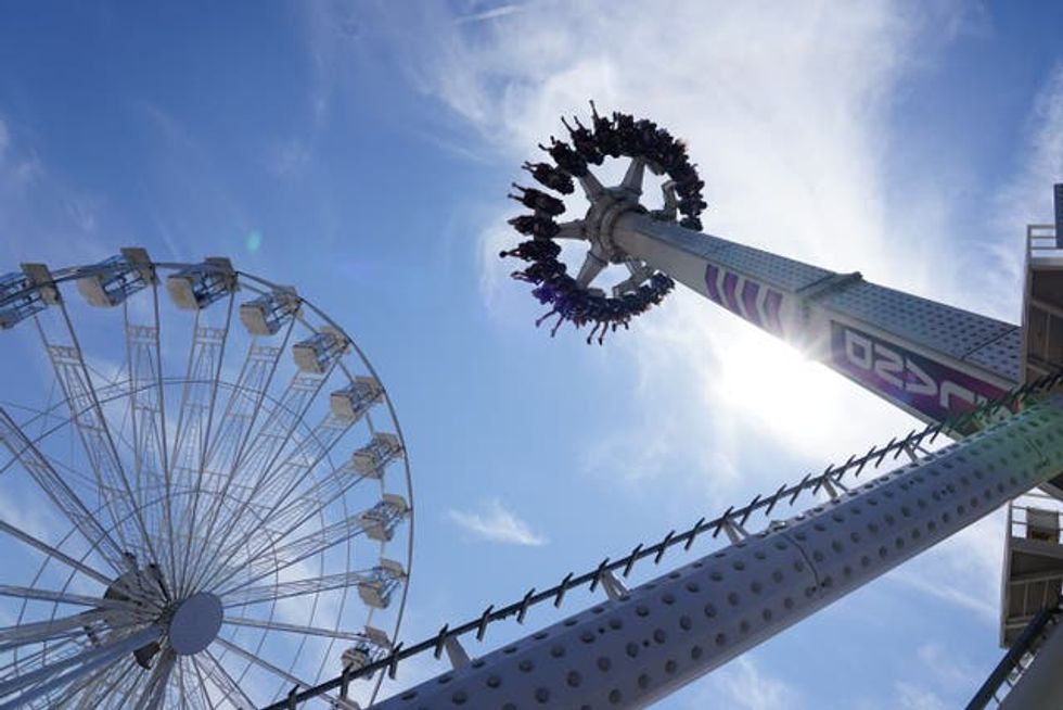 In Pictures: Britons try to stay cool in summer sun as temperatures ...