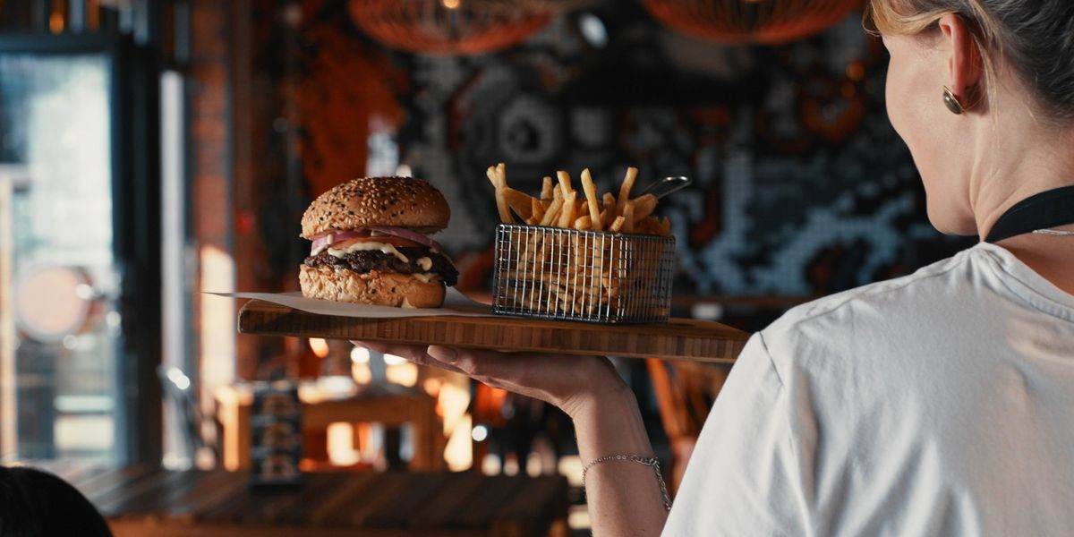 New York waitress blasts European tourists for leaving small tips in ... New York waitress blasts European tourists for leaving small tips in ...