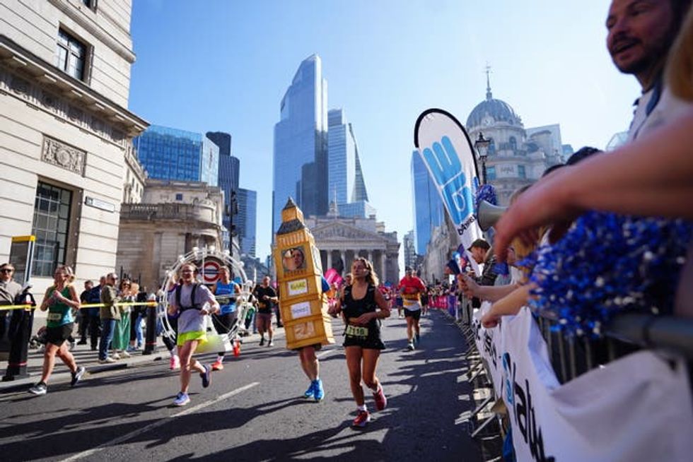 In Pictures: Runners take in the sights during landmarks half marathon ...