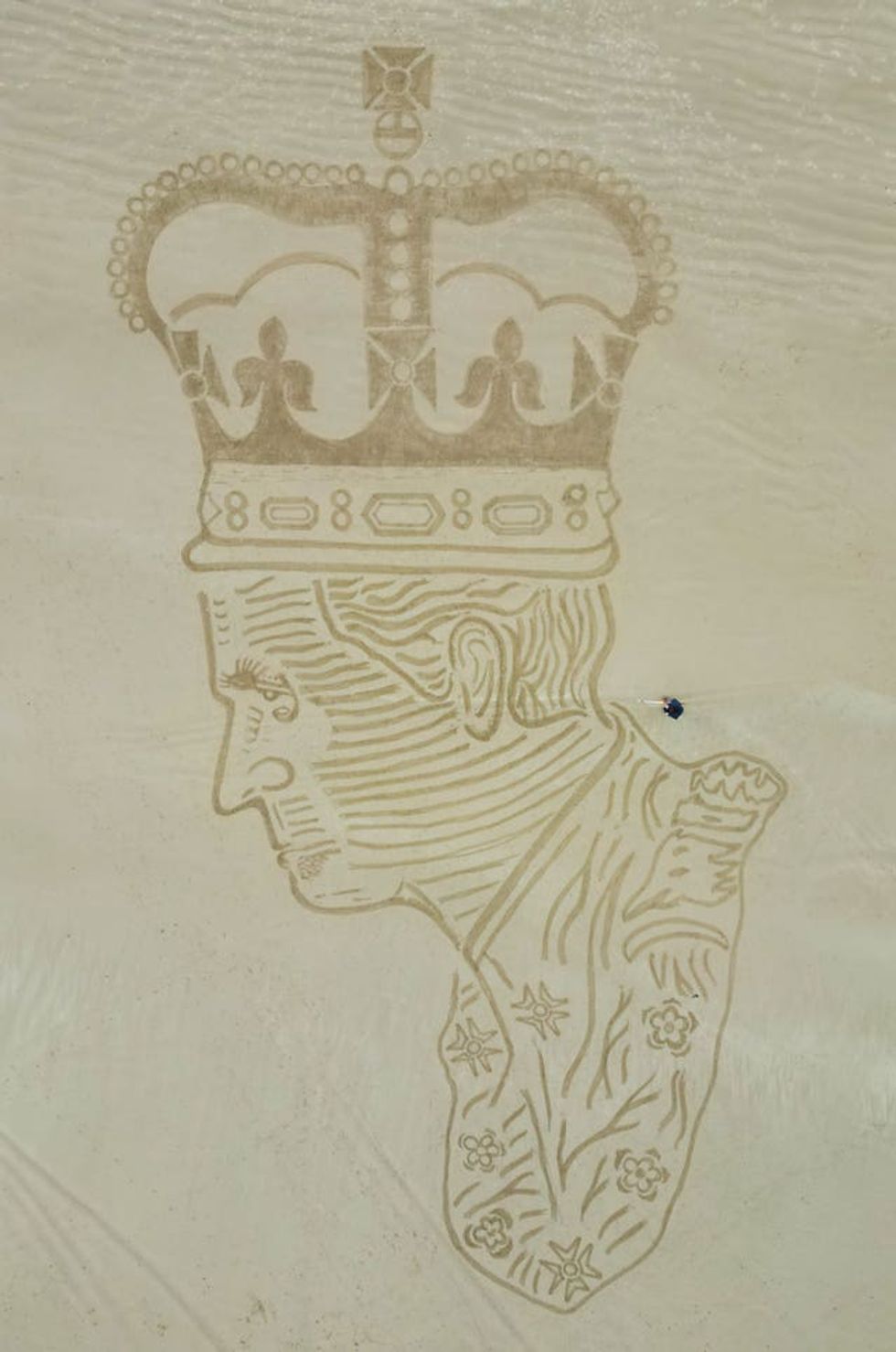 Creator behind 90ft sand drawing of King says the art is ‘super ...
