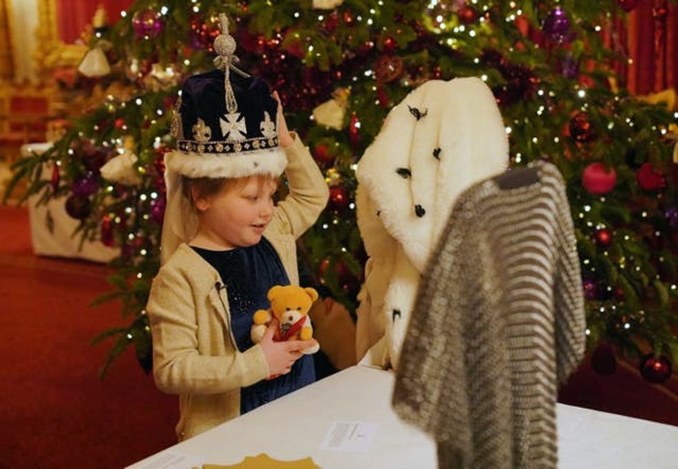 Girl With Brain Tumour Sang For The Queen When She Was Invited To Tea
