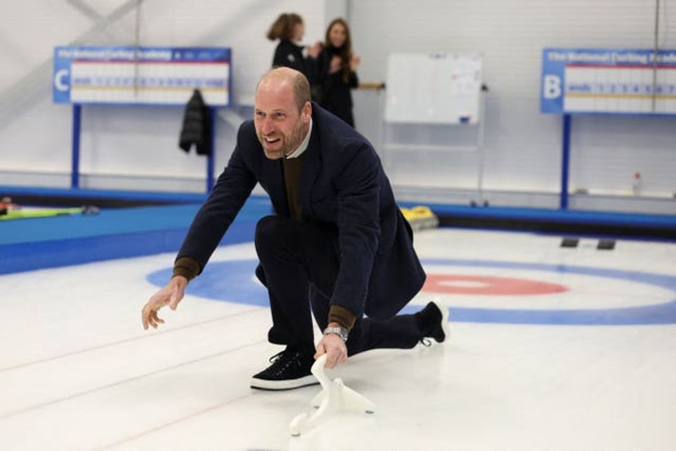 Kate and William try their hand at curling in Stirling | indy100