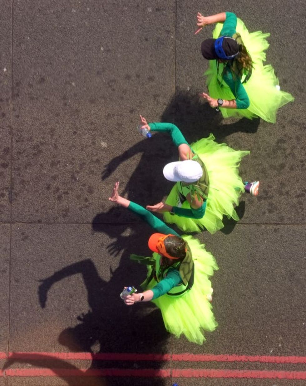 In Pictures: Sun shines for runners in London Marathon | indy100